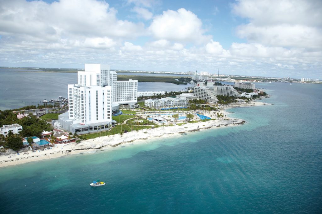 Hoteles Riu los primeros hoteles vacacionales que abren en México