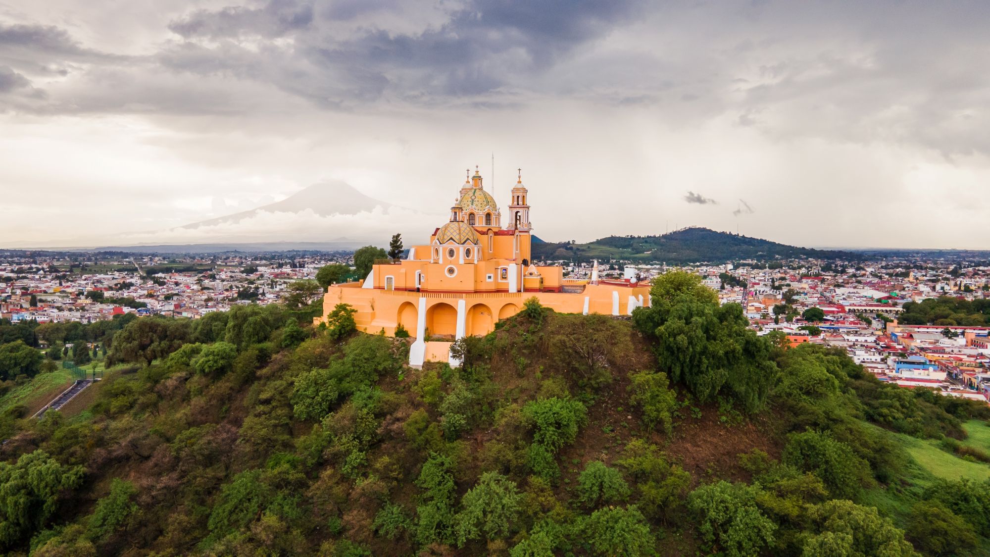Cholula: Entre Pirámides, Templos y Ritmo Contemporáneo - Revista Raudal